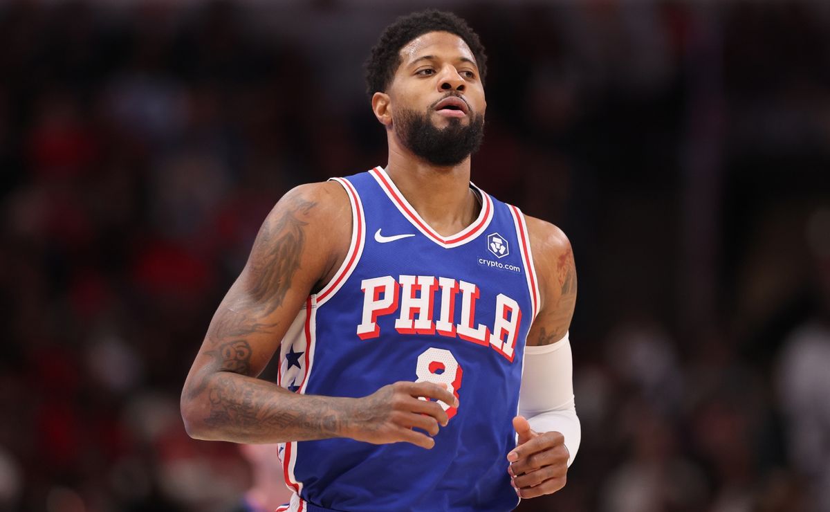 Paul George delivers bold message to his teammates after disappointing ...