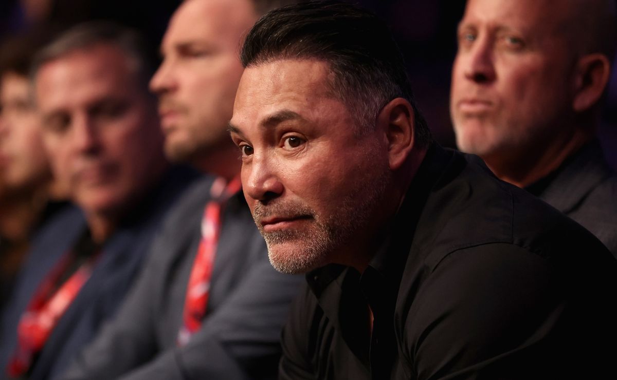 Oscar De La Hoya drops unexpected prediction for Canelo Alvarez vs ...
