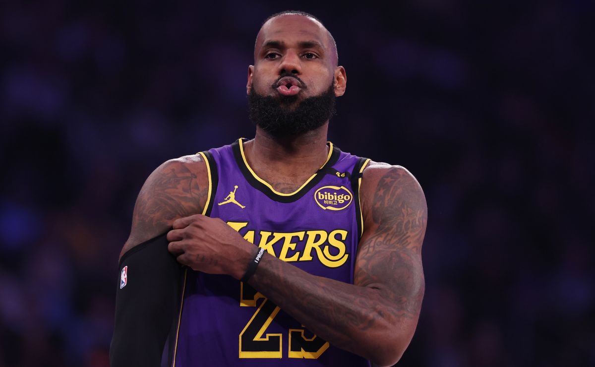 Former Lakers' player Lou Williams makes a bold prediction on LeBron ...