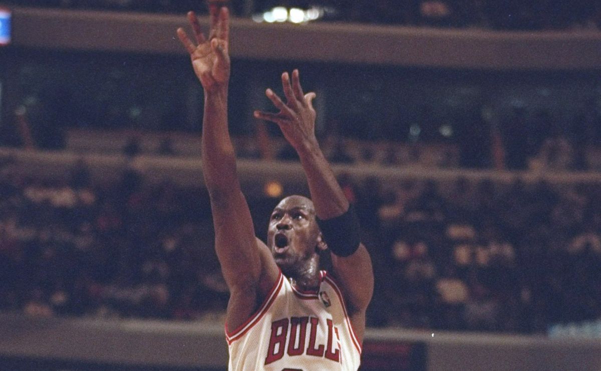 Bulls legend Michael Jordan names the greatest shooter in NBA history ...