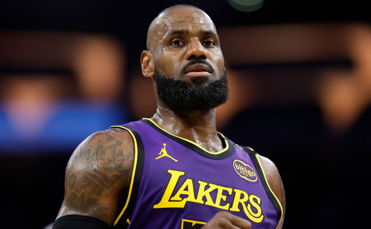 Lakers’ LeBron James drops harsh 2-word message after Clippers game ...