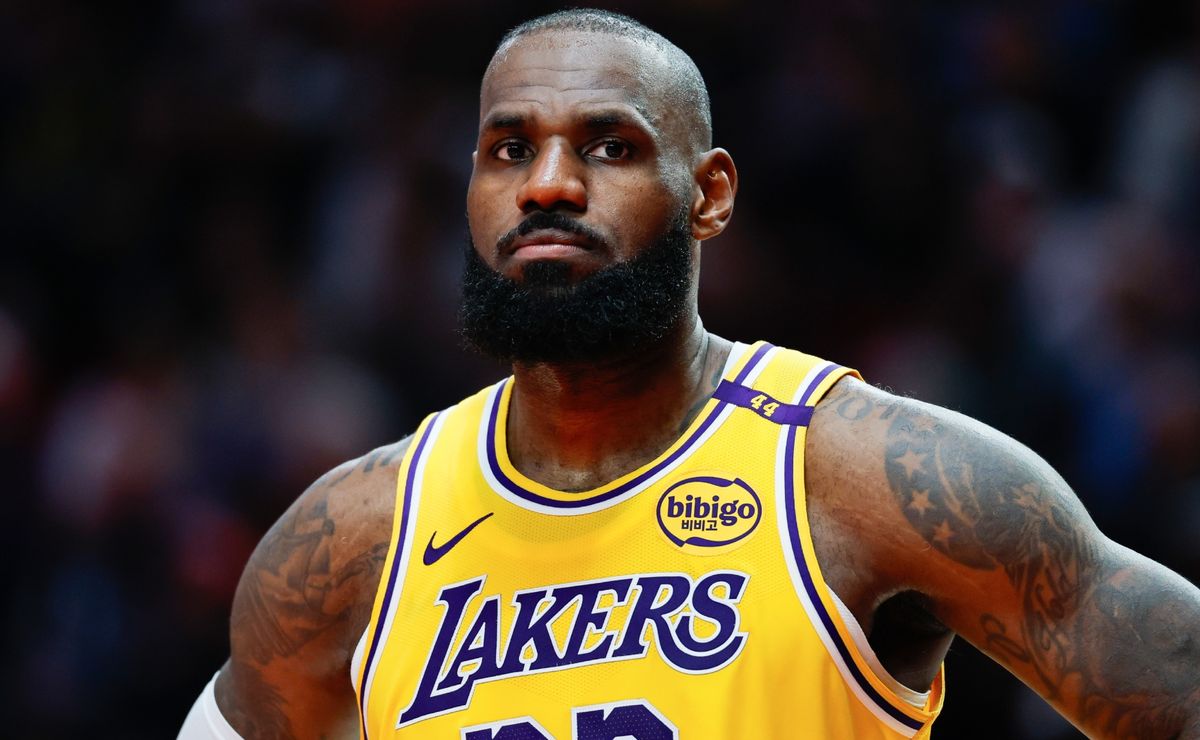 Stephen A. Smith sends clear message to LeBron James after shocking courtside confrontation ...