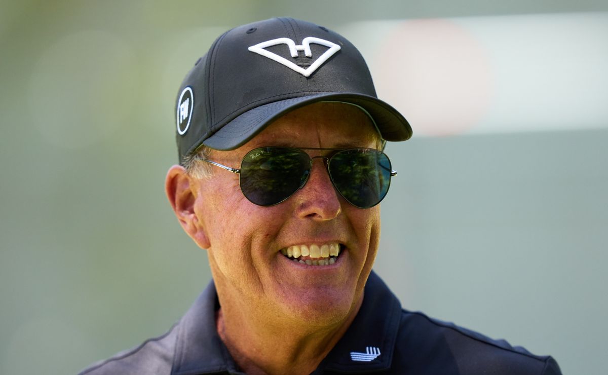 Phil Mickelson issues strong warning to PGA Tour players ahead of 2025 ...