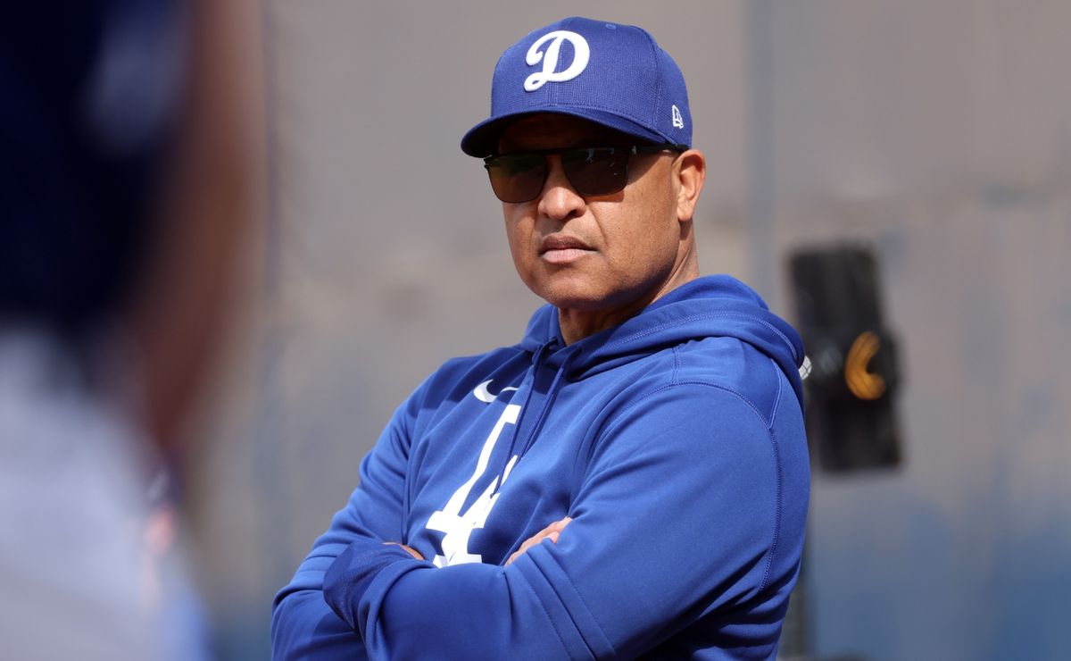 Dodgers manager Dave Roberts breaks silence after signing historic $32 ...