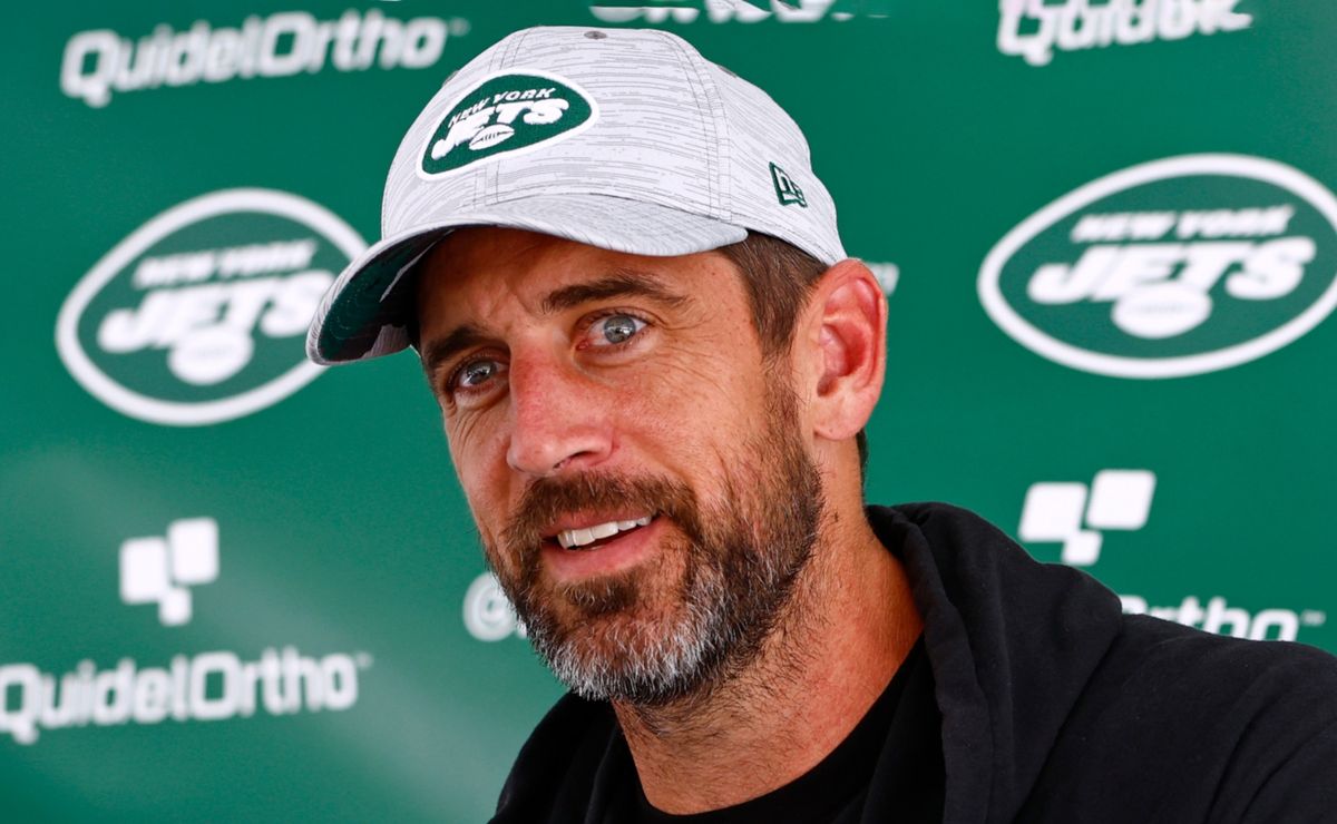 Aaron Rodgers ignites huge controversy as he chooses retirement ...