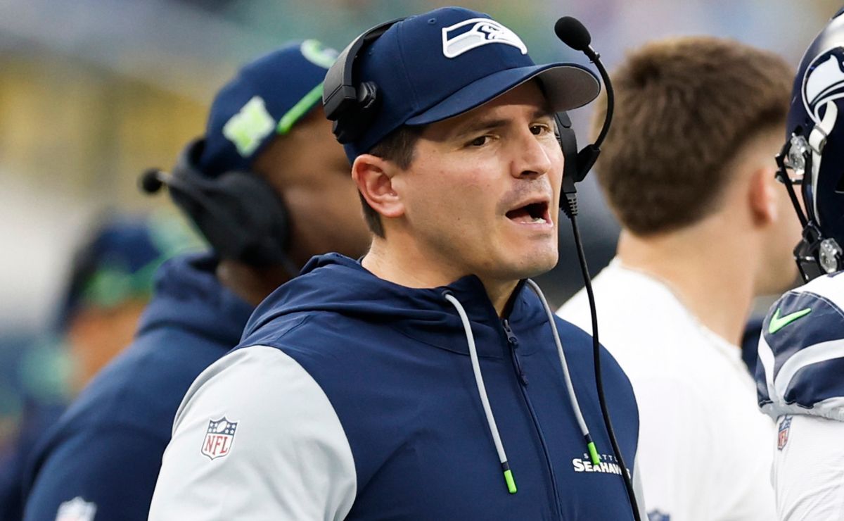 Seahawks HC Mike Macdonald opens up on Sam Darnold after joining the ...