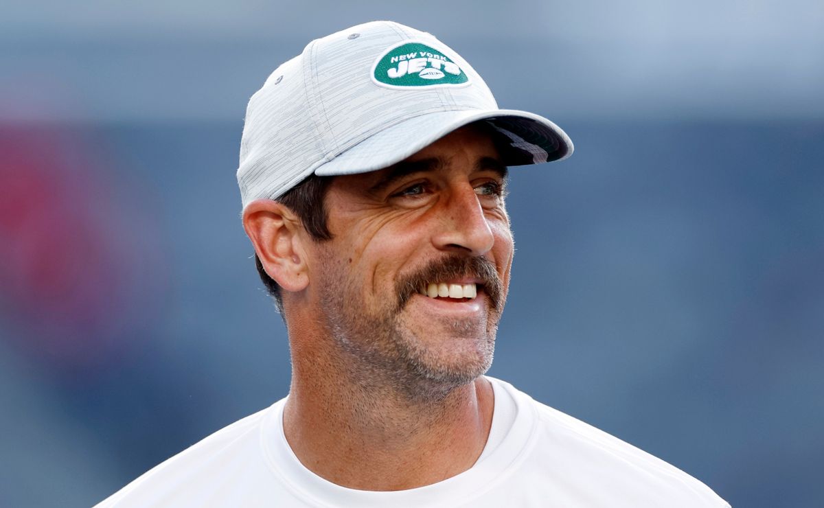 Vikings have reportedly made key trade as Aaron Rodgers waits to sign ...