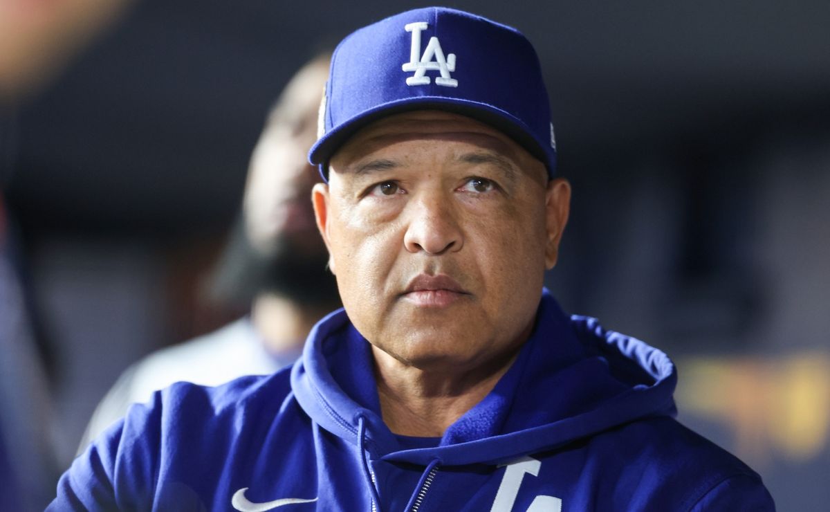 Dodgers' Dave Roberts delivers tough update on Mookie Betts ahead of ...