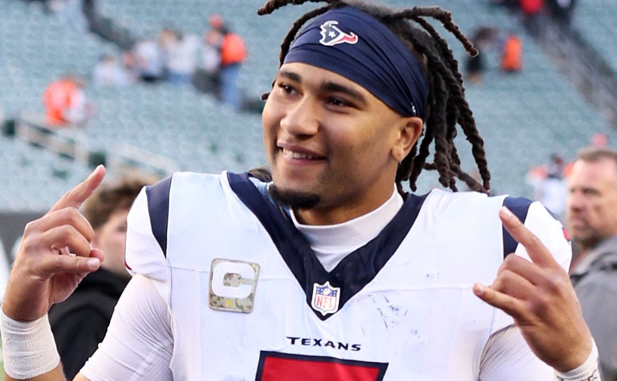 After finalizing historic contract, Texans have secured key teammate ...