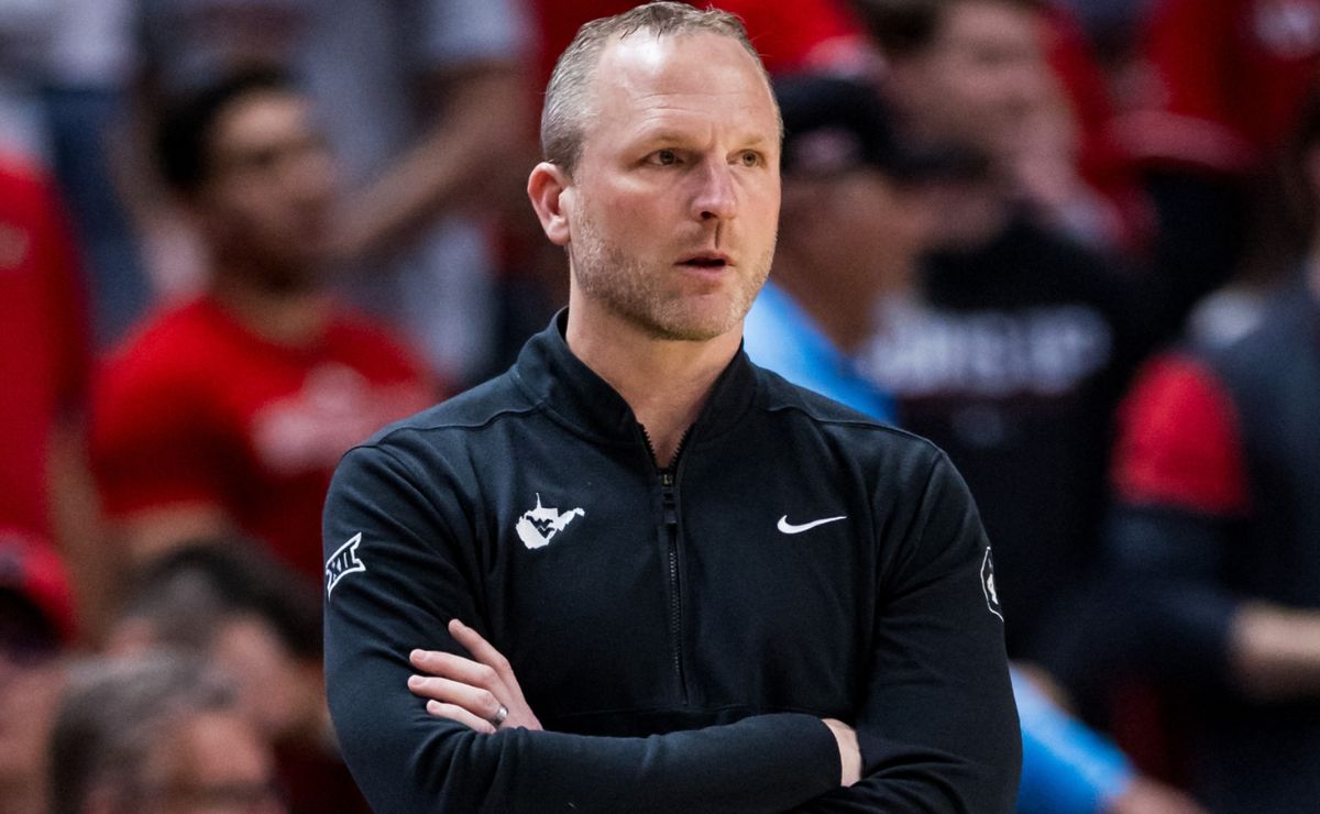 NCAAB News: Former Drake HC Darian DeVries breaks silence after joining ...