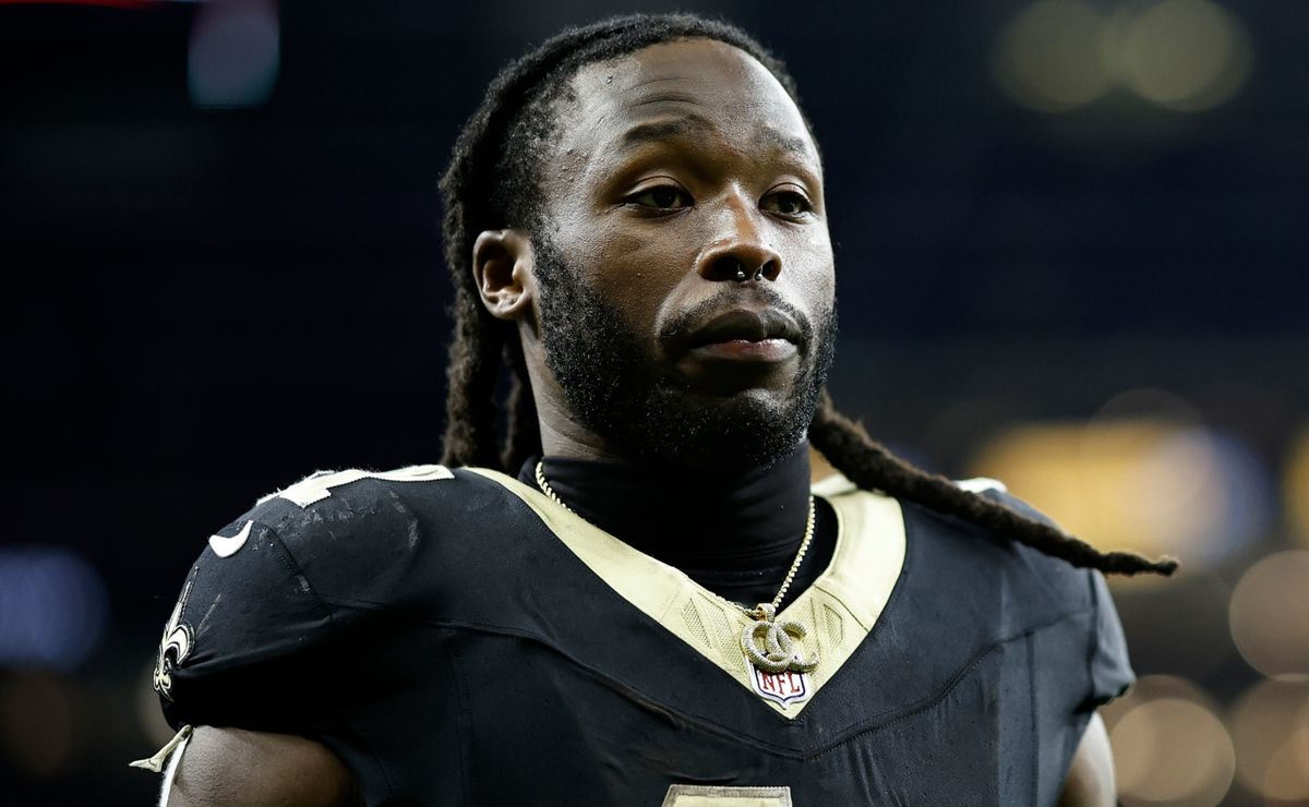 NFL News: Alvin Kamara and Derek Carr will have a familiar addition to ...