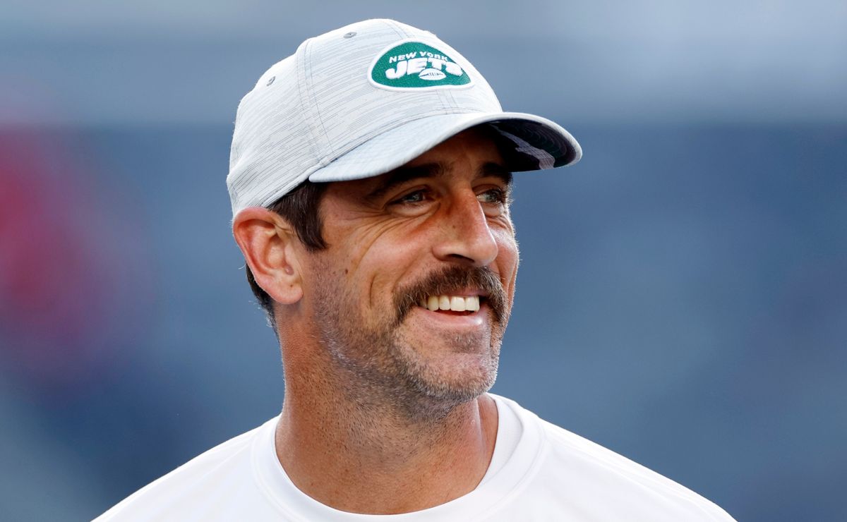 Vikings could still reportedly choose Aaron Rodgers over J.J. McCarthy ...
