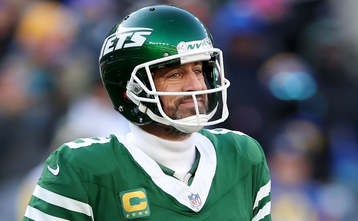 Report confirms Vikings were seriously considering signing Aaron Rodgers to compete with J.J ...