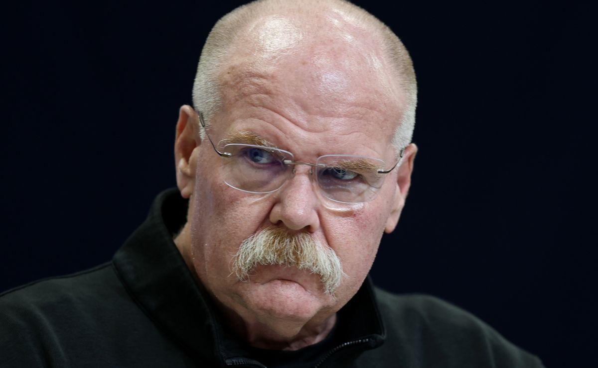 Chiefs HC Andy Reid receives important message from Kareem Hunt ...