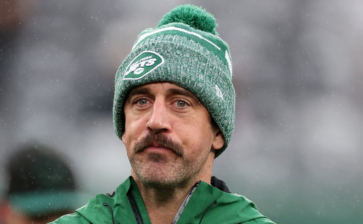 Aaron Rodgers is reportedly left with only one real option to continue ...