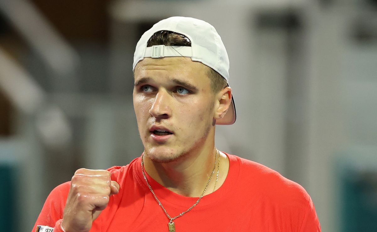 Former World No. 1 compares Jakub Mensik's serve to Roger Federer's ...