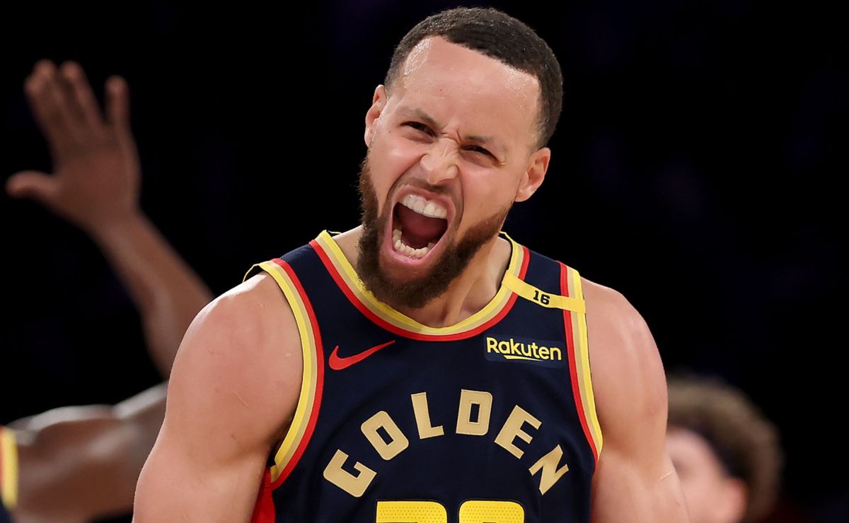 Golden State Warriors head coach Steve Kerr praises Stephen Curry’s offensive performance ...