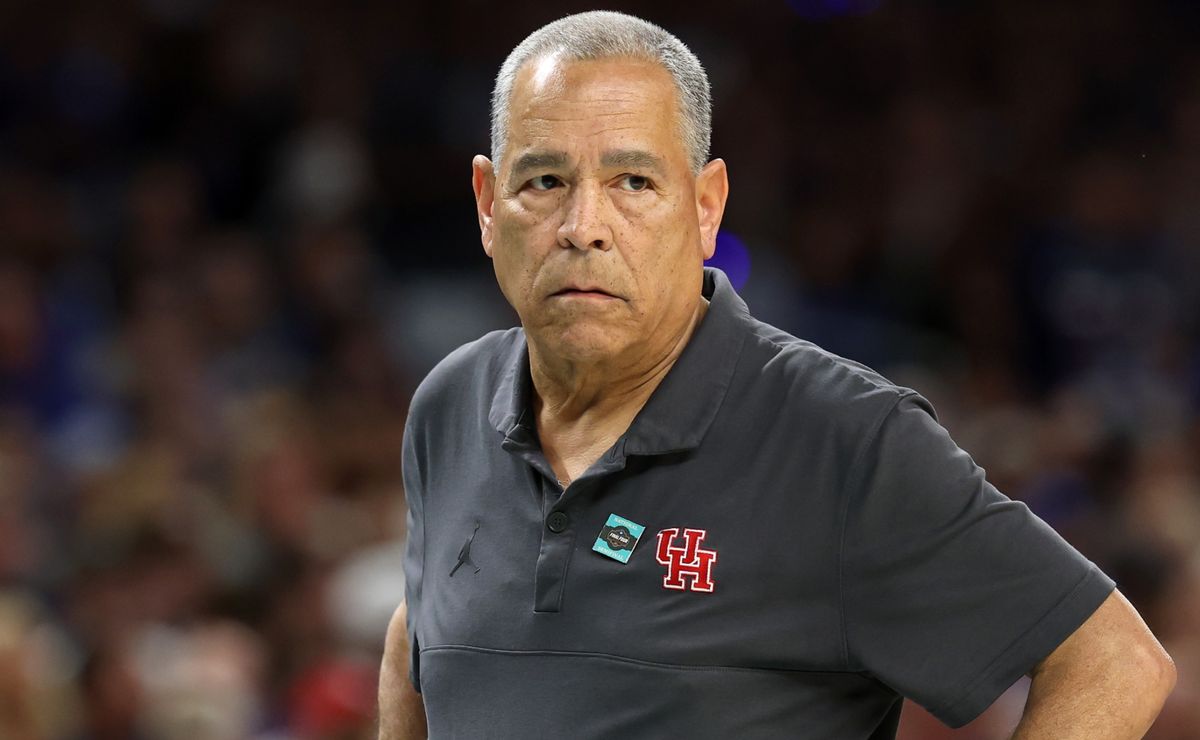 NCAAB News: Cougars HC Kelvin Sampson issues strong warning ahead of ...