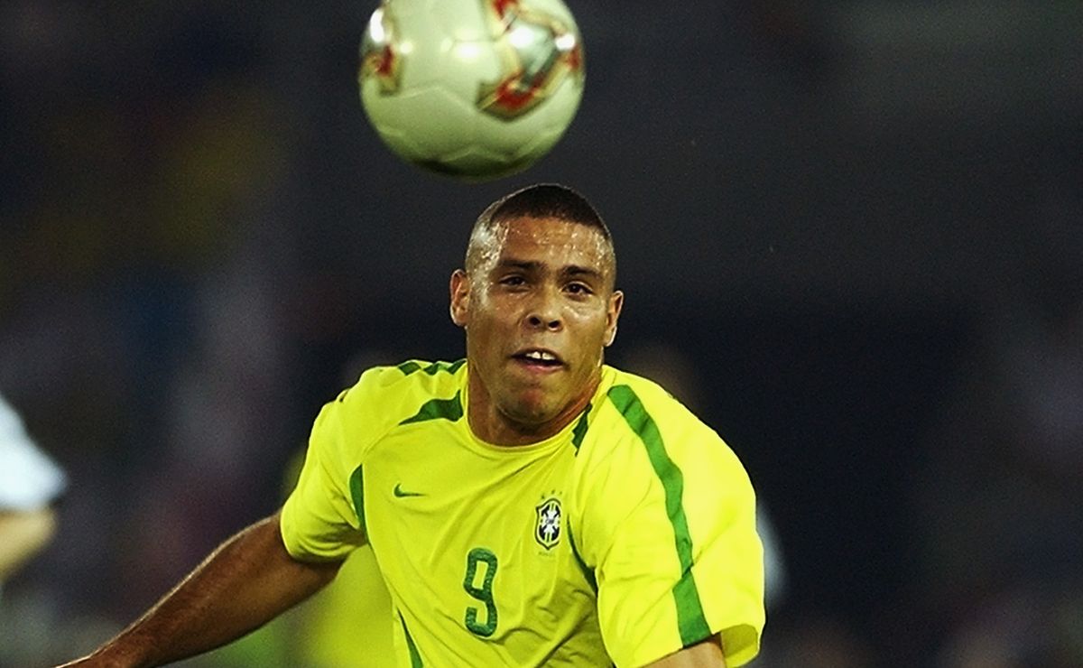 Brazilian legend Ronaldo Nazario names his all-time starting XI ...