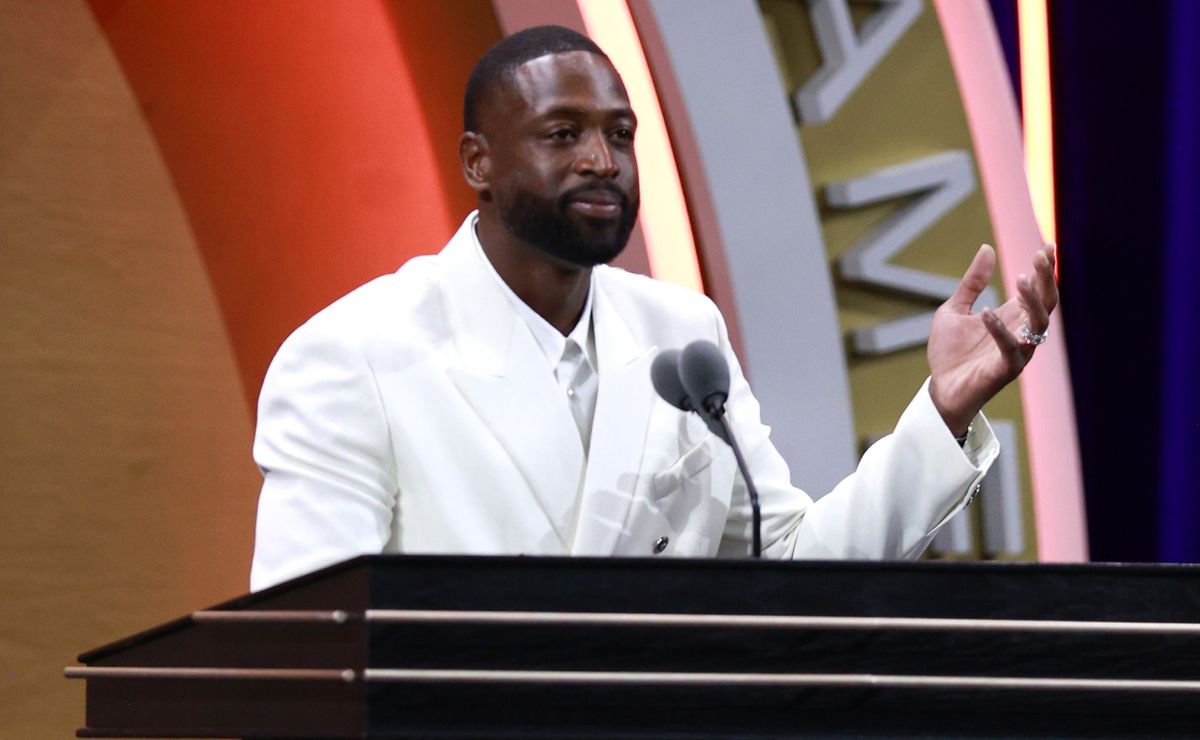 Dwyane Wade sets record straight after Jimmy Butler downplays Heat ...