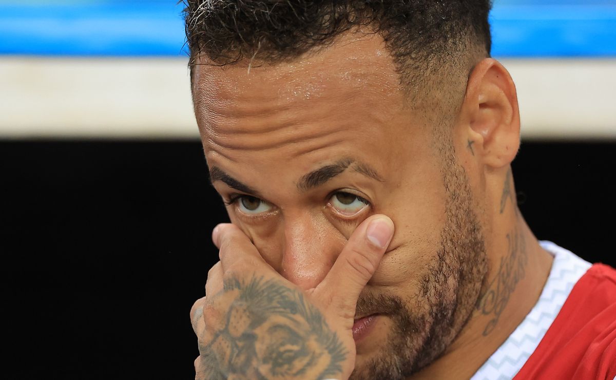 Neymar bursts into tears as Santos star is subbed off with apparent ...