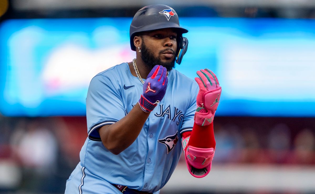 Vladimir Guerrero Jr., Blue Jays suffer major blow as key pitcher suffers accident after being ...