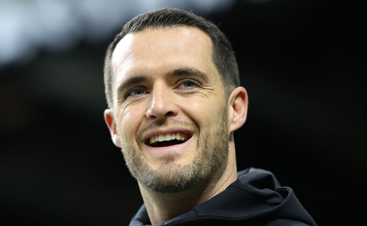 Derek Carr confirms retirement from football with emotional message to ...