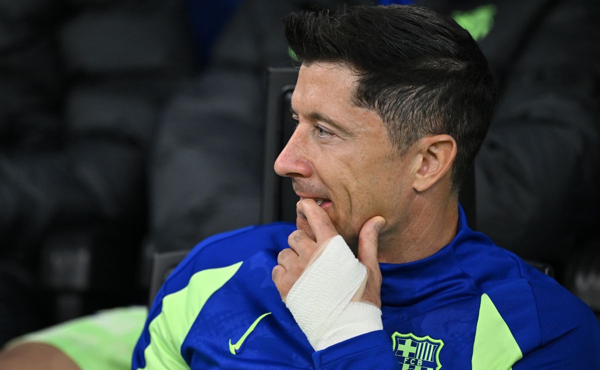 Why isn’t Robert Lewandowski starting today? Barcelona and Real Madrid ...