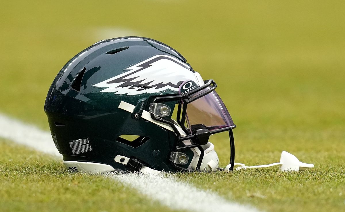 NFL’s new helmet rule opens the door for bold uniform combos in 2025 ...