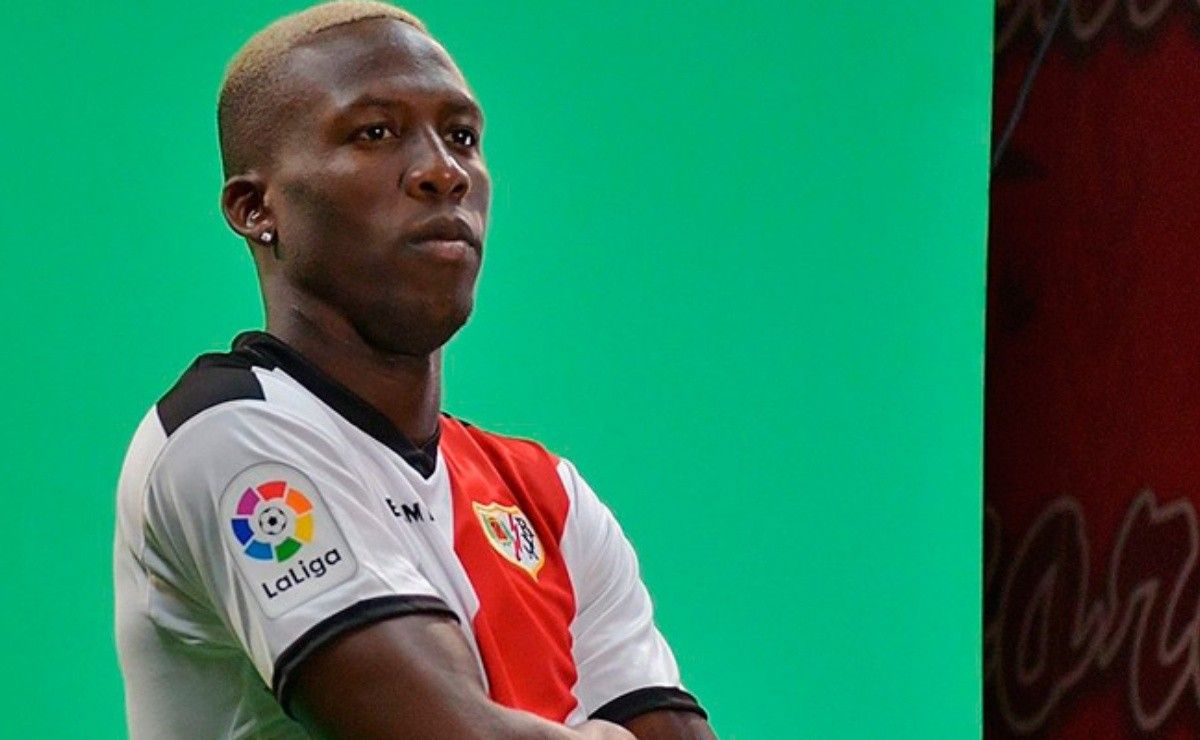 El DT de Rayo analizó el debut de Advíncula - Bolavip