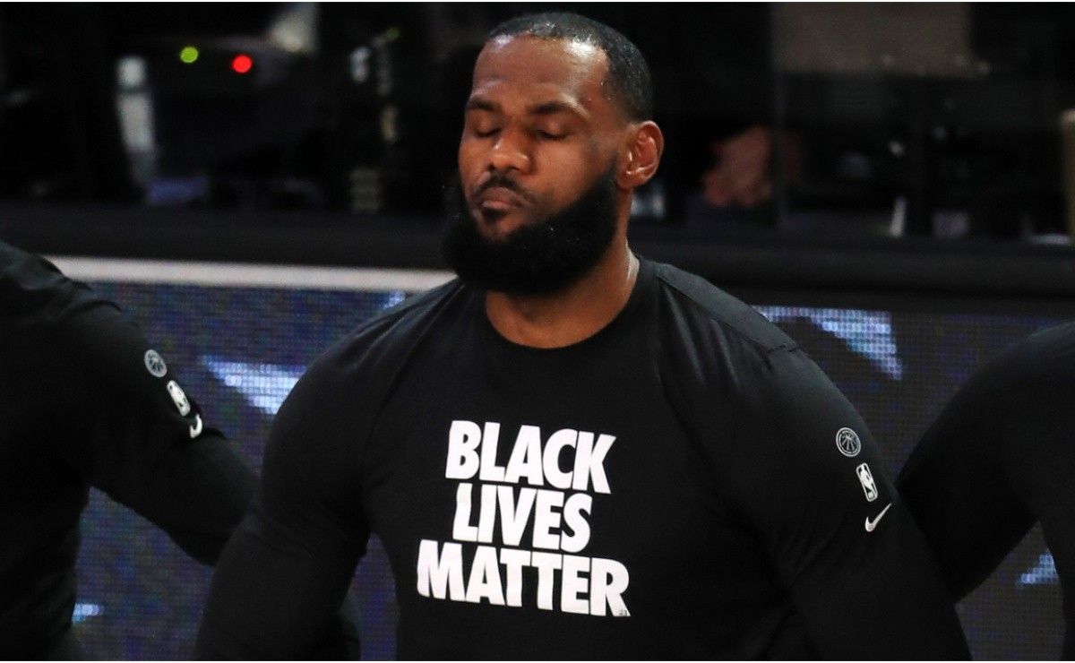 A un año del homicidio de George Floyd, LeBron James vuelve a alzar su ...