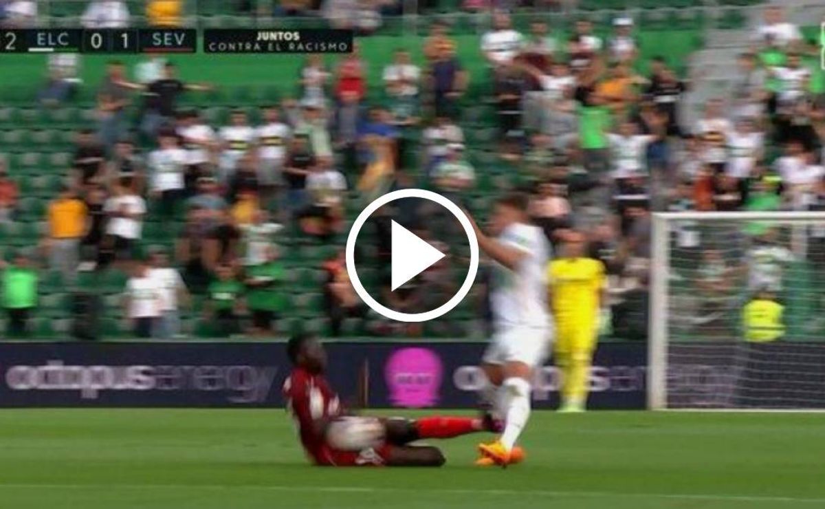 La escalofriante entrada de Pape Gueye a Lucas Boye en Sevilla vs ...