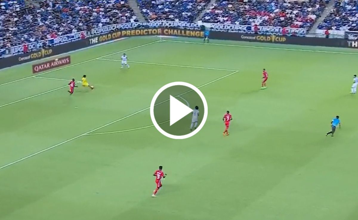 Copa Oro: el arquero de El Salvador metió asistencia de arco a arco