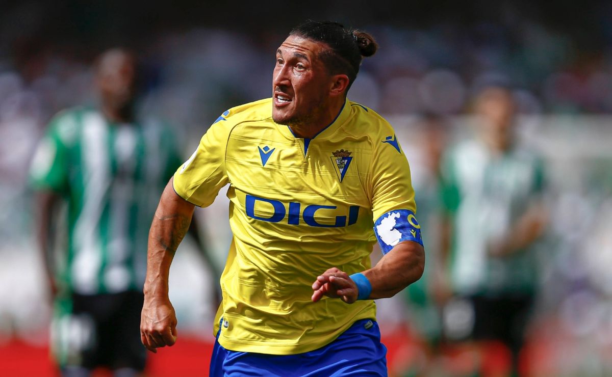 Pacha Espino cambia de equipo en Europa y sueña con el llamado de Bielsa - Bolavip