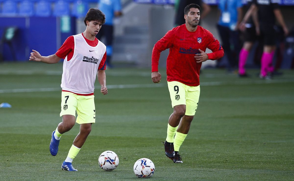 Suárez le comentó una foto a Félix para darle la bienvenida a Barcelona