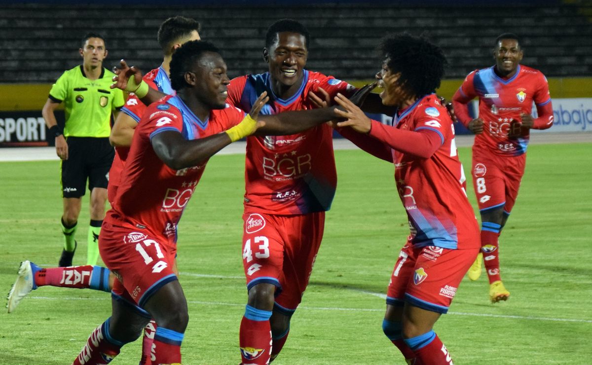 Adrián Angulo, futbolista de El Nacional, presunto acusado de femicidio ...