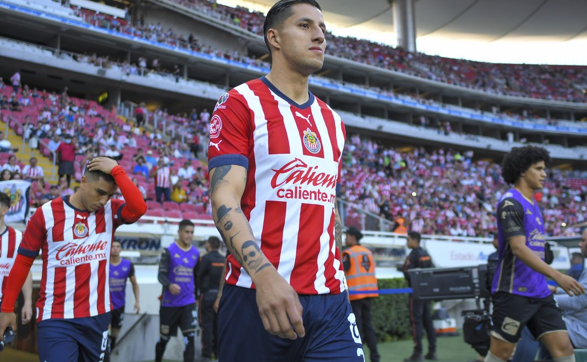 Carlos Cisneros volvió a jugar con Chivas tras 10 meses - Bolavip Mexico