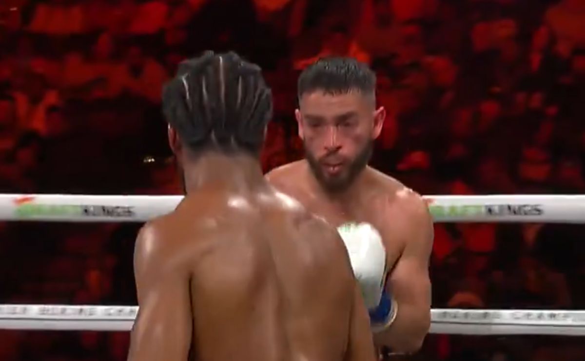 La imagen del rostro de José Rayo Valenzuela en su pelea vs. Gary Russell
