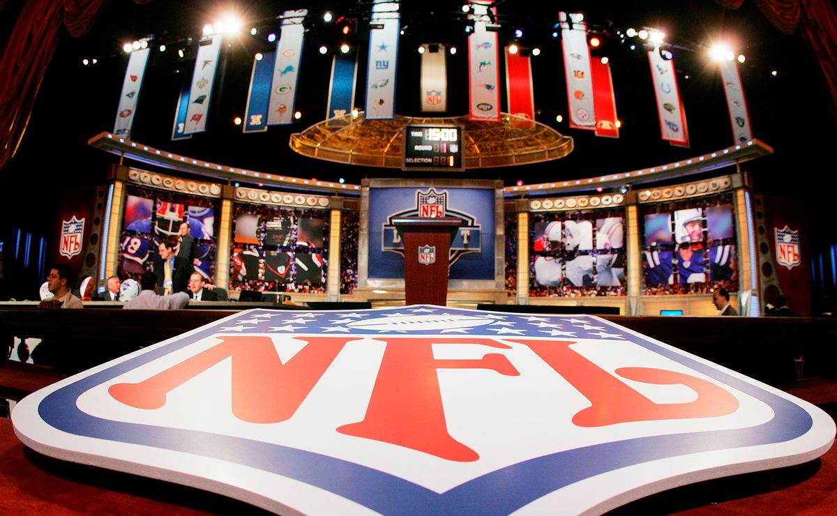 ¿Quién tiene la primera selección del Draft de la NFL 2025 y cómo se determina el orden ...