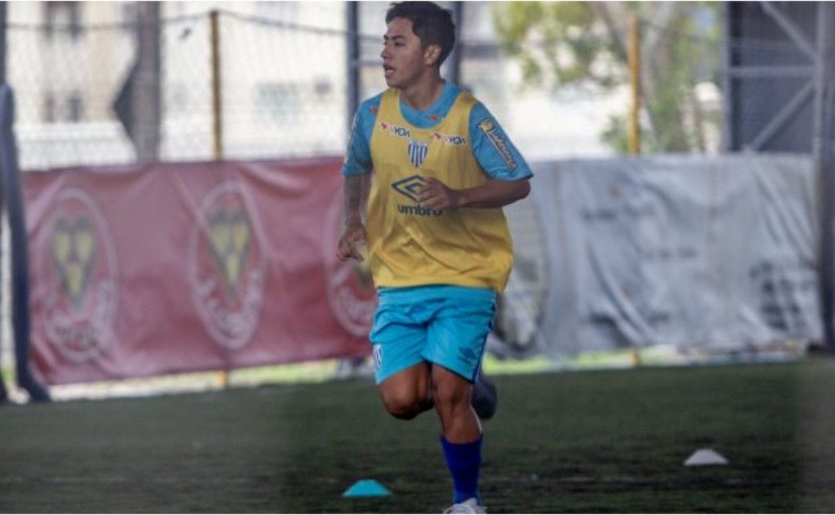 Con nueva piel: Alexander Lecaros fue cedido al Avaí de la Serie B de ...