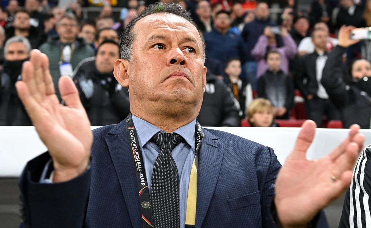 Juan Reynoso endiosa a Raul Ruidiaz y dice que todos se sientan para ...