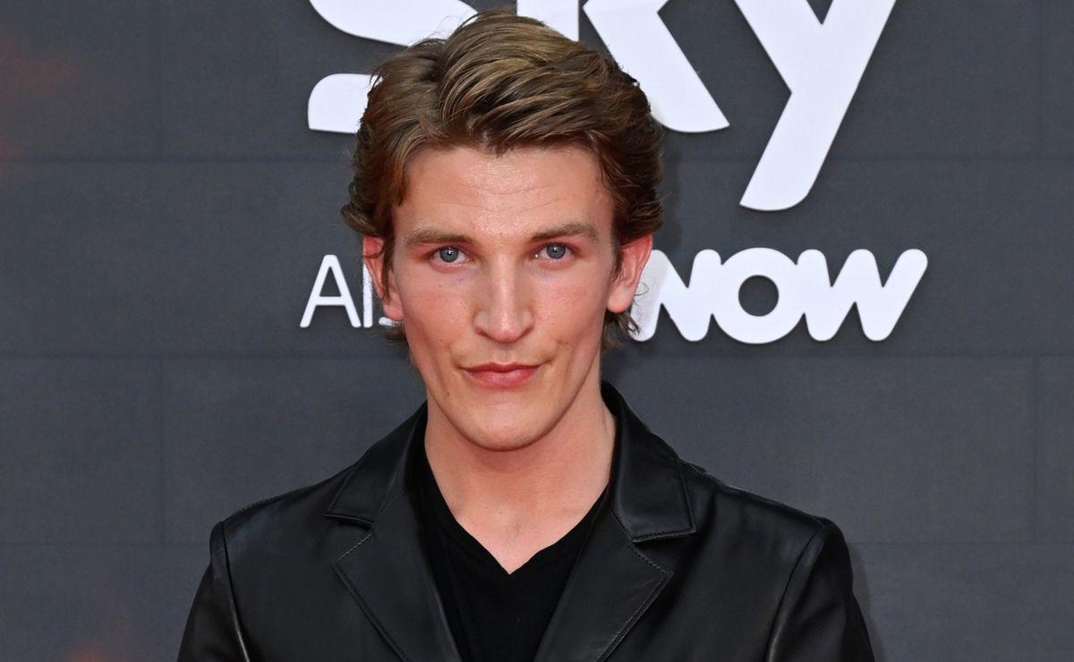 Ewan Mitchell's movies and TV shows: How and where to stream them ...