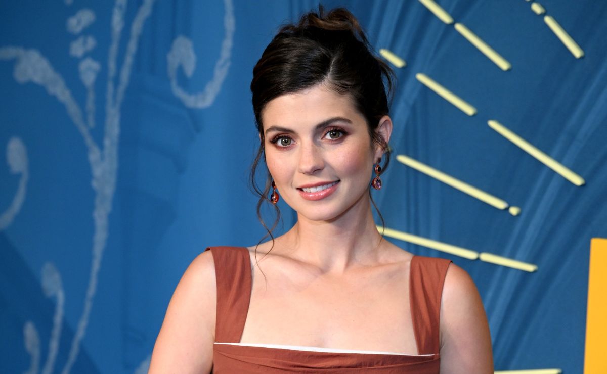 Is Emily Bader single? All the details on her love life - Spoiler US