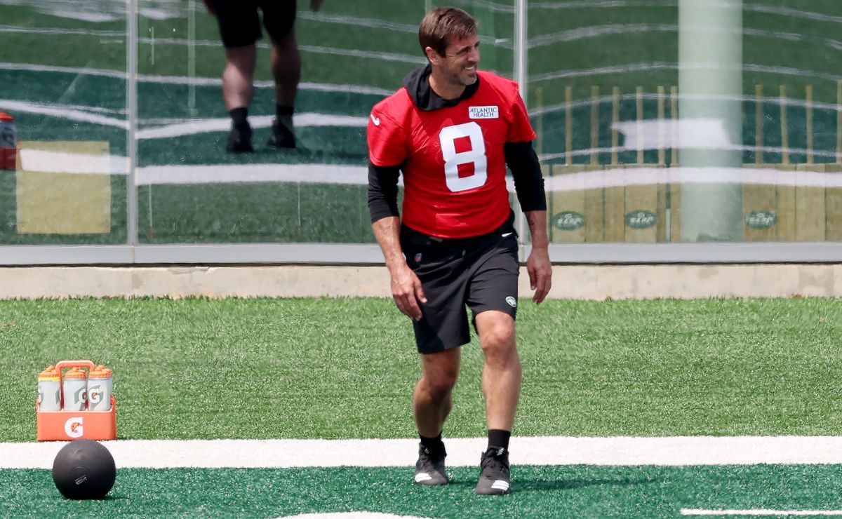 Aaron Rodgers sufre lesión en sesión de entrenamientos con New York ...
