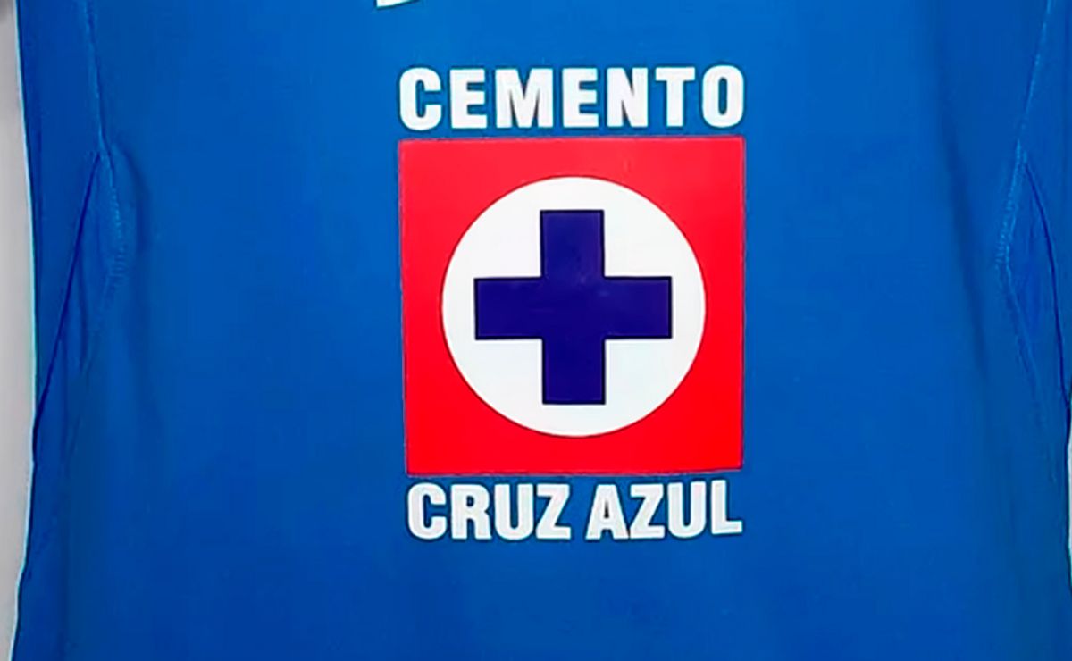 ¿Vuelve el logo de la cementera en vertical? La última vez que Cruz ...