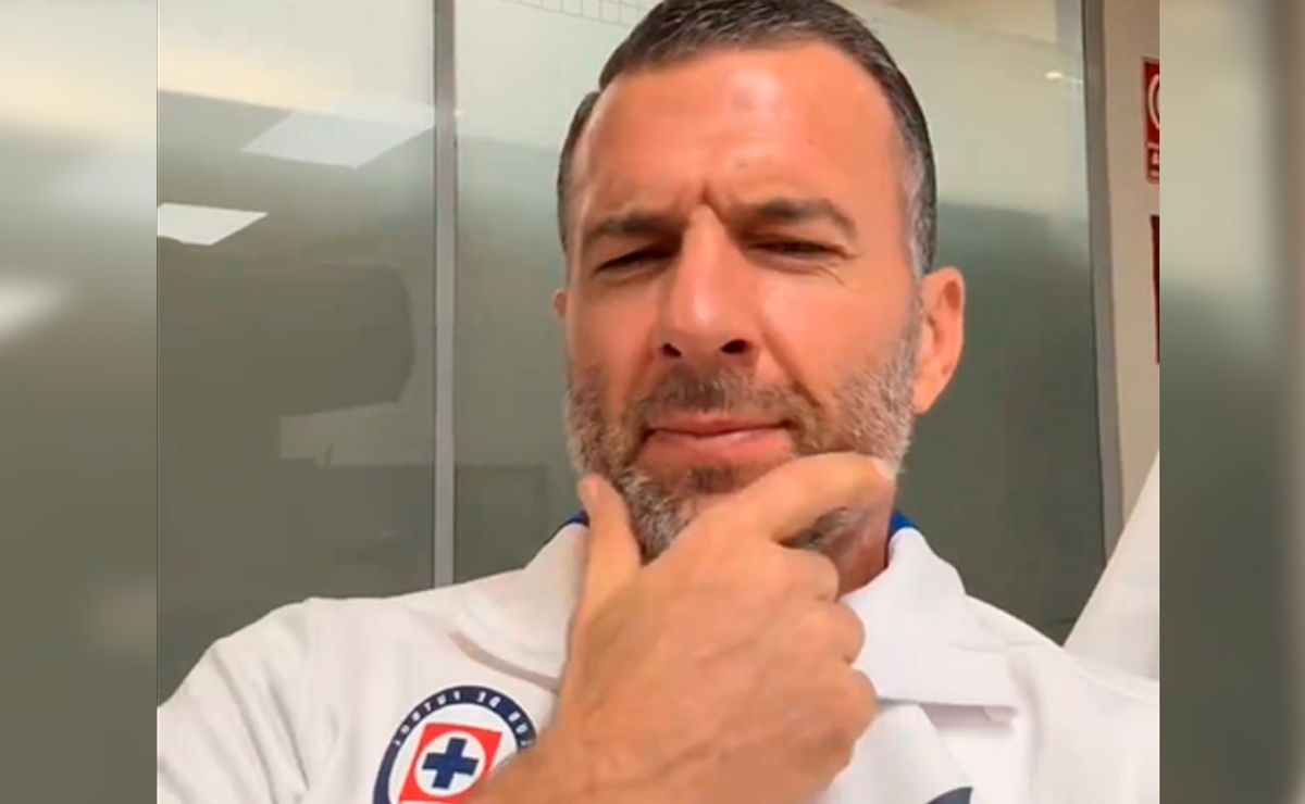 ¿Cuánto cuesta y dónde comprar la chamarra de Cruz Azul que presumió Tito Villa? - Vamos Azul