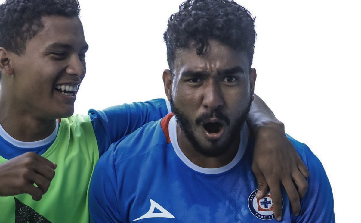 Samuel Espinosa perdió su gol ante América tras la derrota de Cruz Azul ...