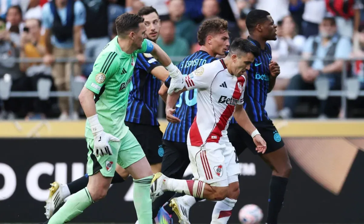 Escándalo en el final de River vs. Inter: Acuña lo fue a buscar a ...