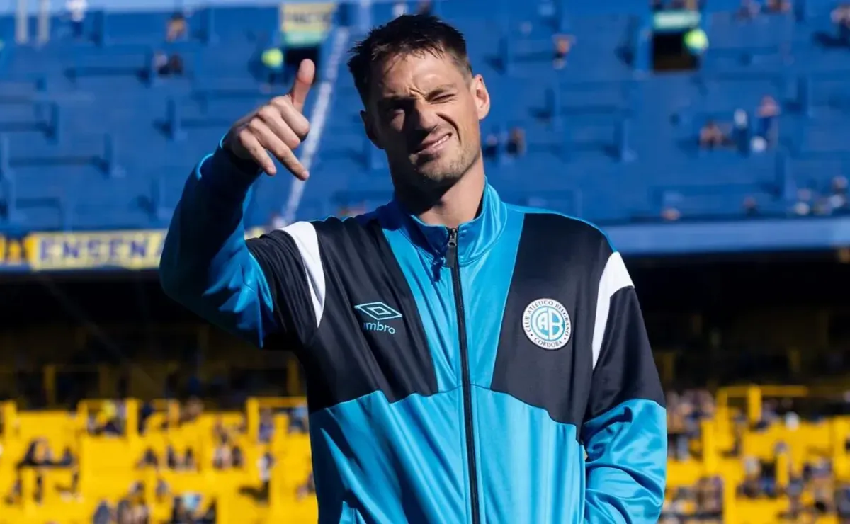 La particular respuesta del arquero de Belgrano tras el reclamo de ...