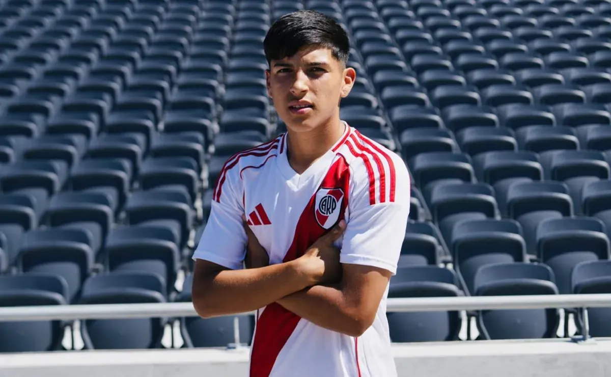 Es una de las máximas promesas de River, puede jugar para dos ...